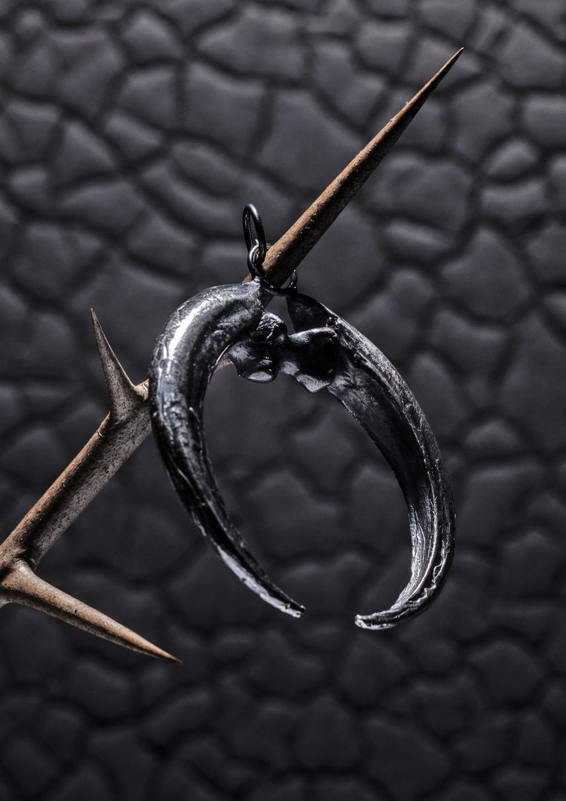 Hræsvelgr - Eagle talon sickle necklace in solid sterling silver